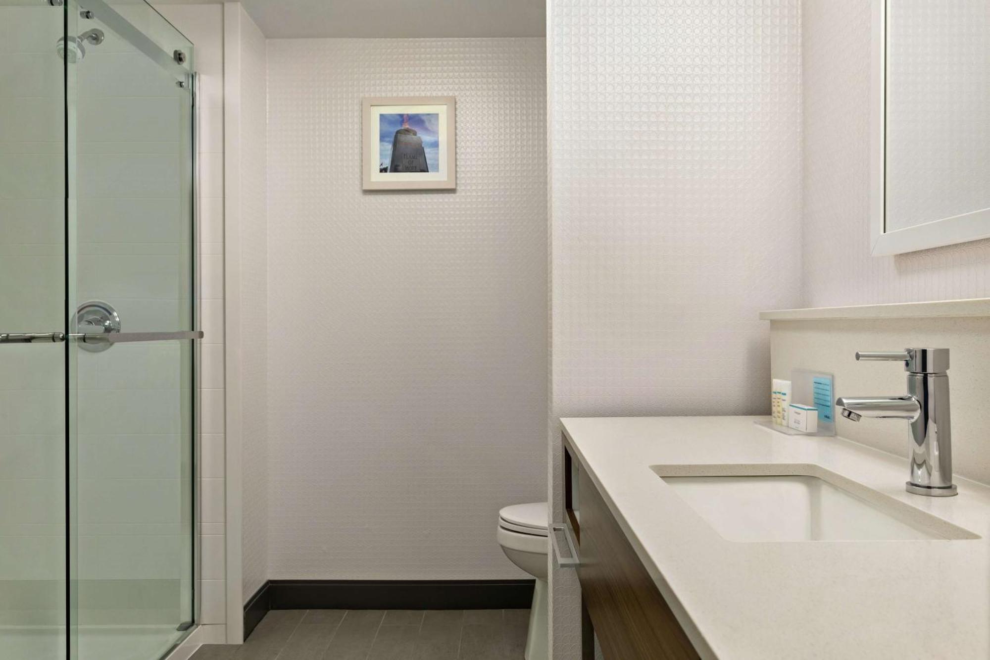 HAMPTON INN BY HILTON LONDON | ⋆⋆⋆ | CANADA | SEASON DEALS FROM $78