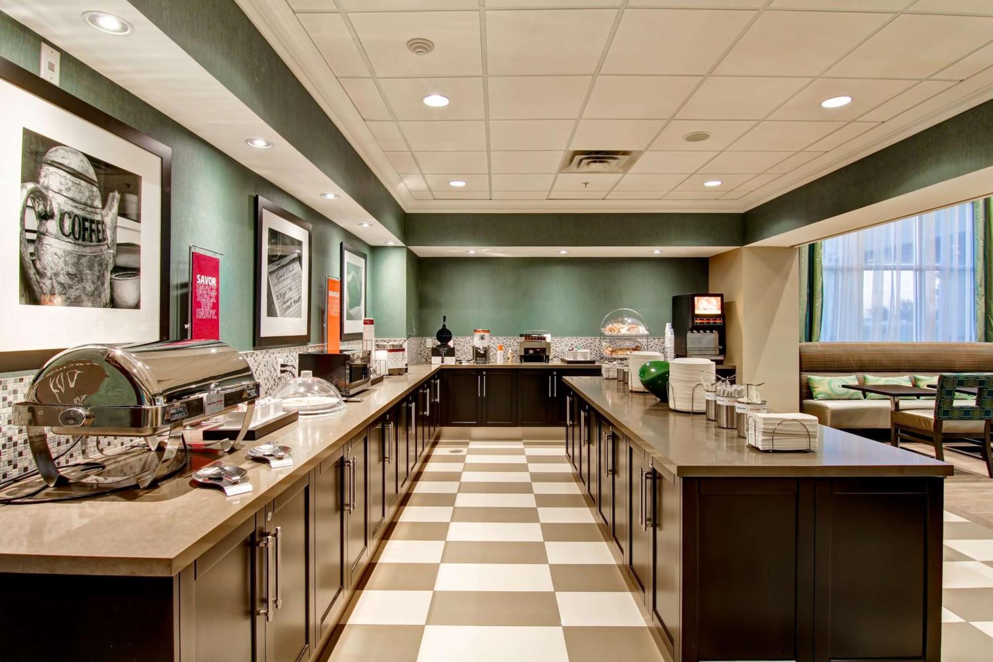 HAMPTON INN BY HILTON LONDON | ⋆⋆⋆ | CANADA | SEASON DEALS FROM $78
